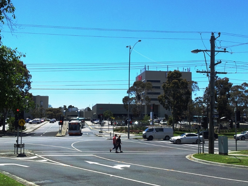 Knox City transport hub to Swinburne's Wantirna campus - Walking Maps
